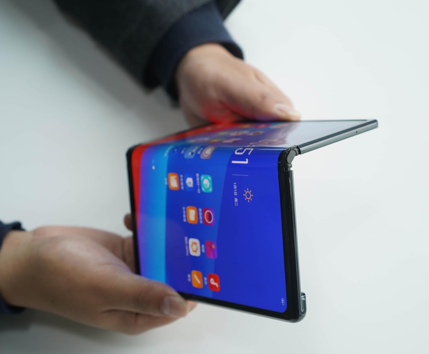 OPPO's new foldable phone broke the news!Scrolling screen or future ...