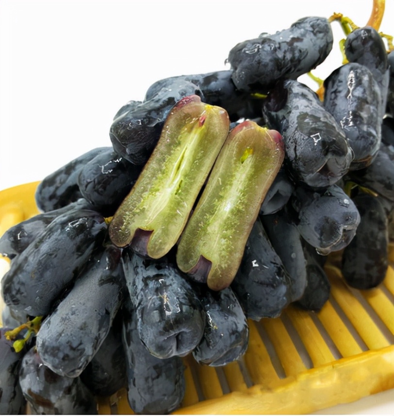 The crunchy, tender and fleshy golden finger grapes are bursting with ...
