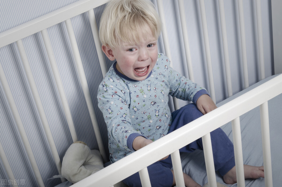 Infants and young children sleep = "crashing into sleep", don't believe ...