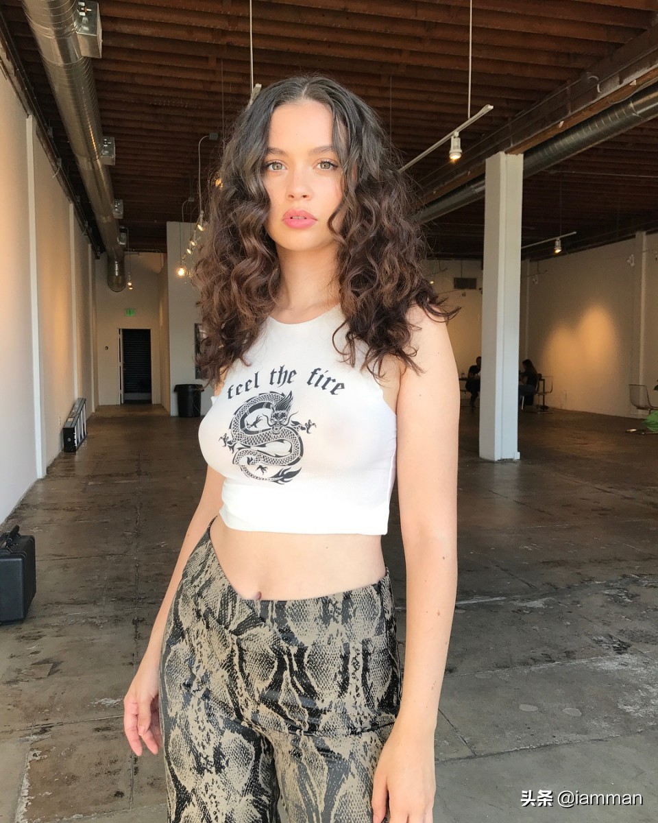 Sabrina Claudio, a Cuban-American singer with European and American ...