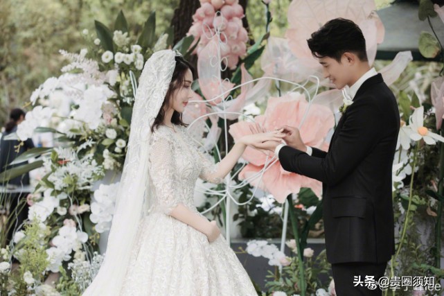 Li Zifeng confessed to his wife in the wedding photos: I only belong to ...
