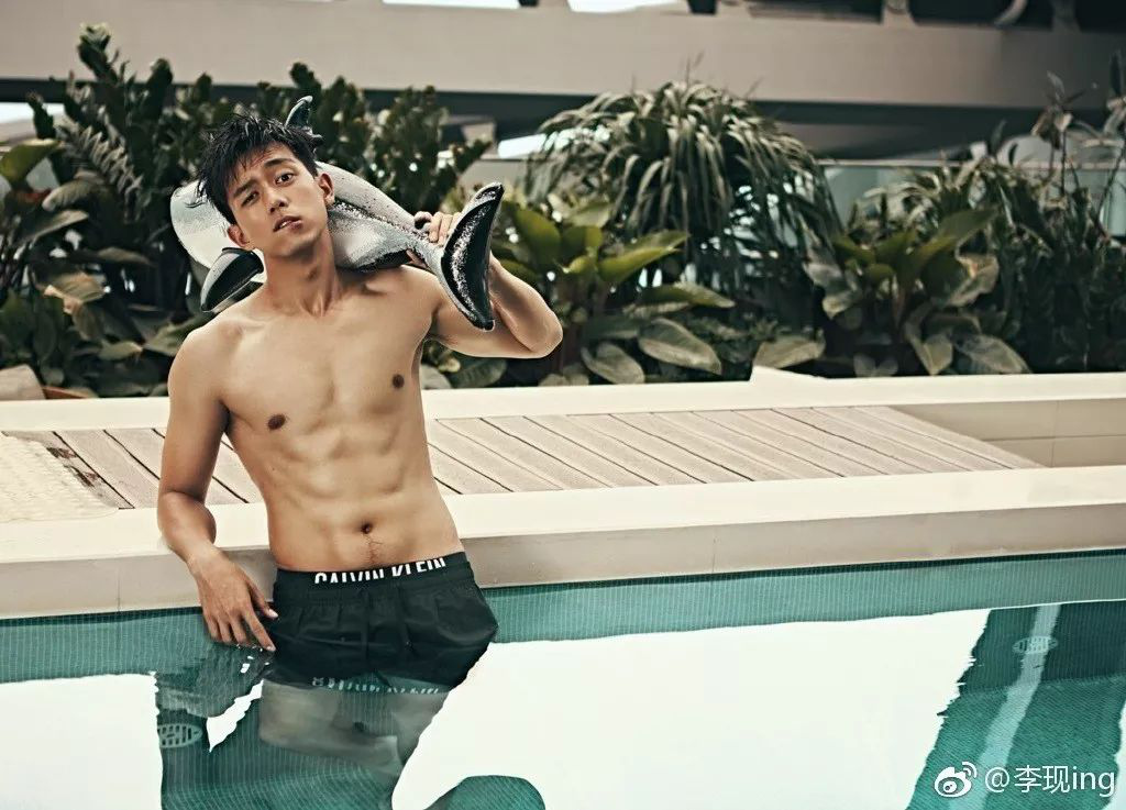 How dazzling the actor's abdominal muscles are. Seeing Wu Lei, netizens ...