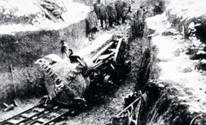 The Soviet "Combat Mole" uses shield machines to fight underground and ...