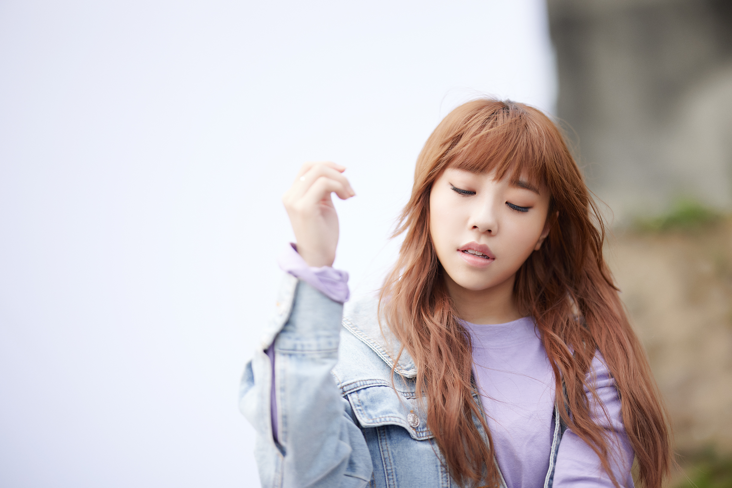 "The Most Crazy Newcomer" Ivy's "Leave Me" MV premiered bravely climbed ...