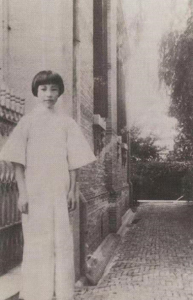 Fang Zhaoye: Zhang Daqian female disciple, lost her father and middle ...