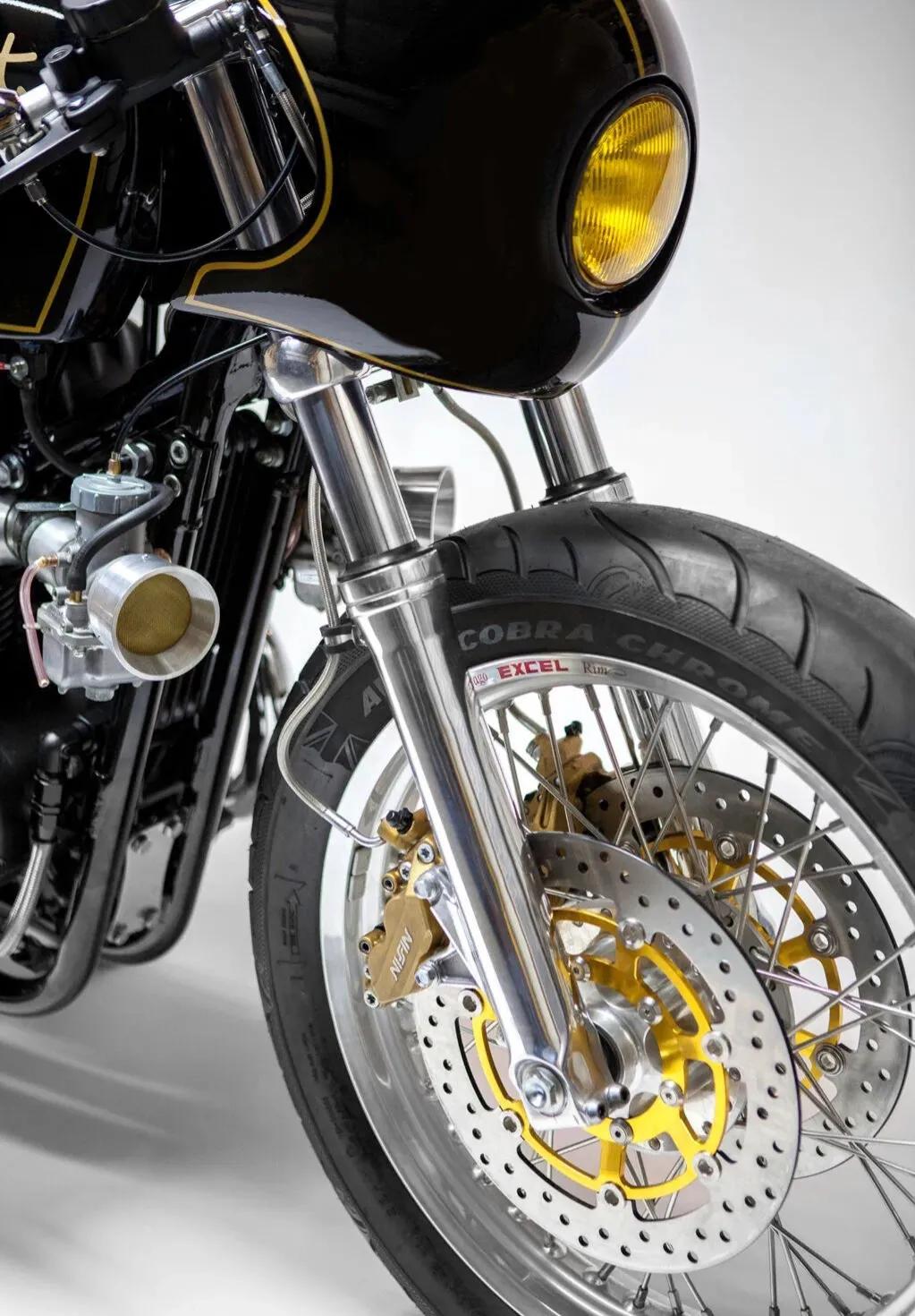 Ram air intake: Triumph cafe racer - iNEWS