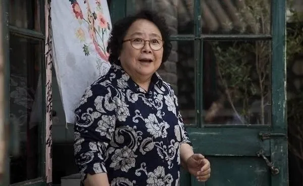 She is the "mother" of Huang Lei, Sha Yi, and Lu Yi. In reality, she is ...