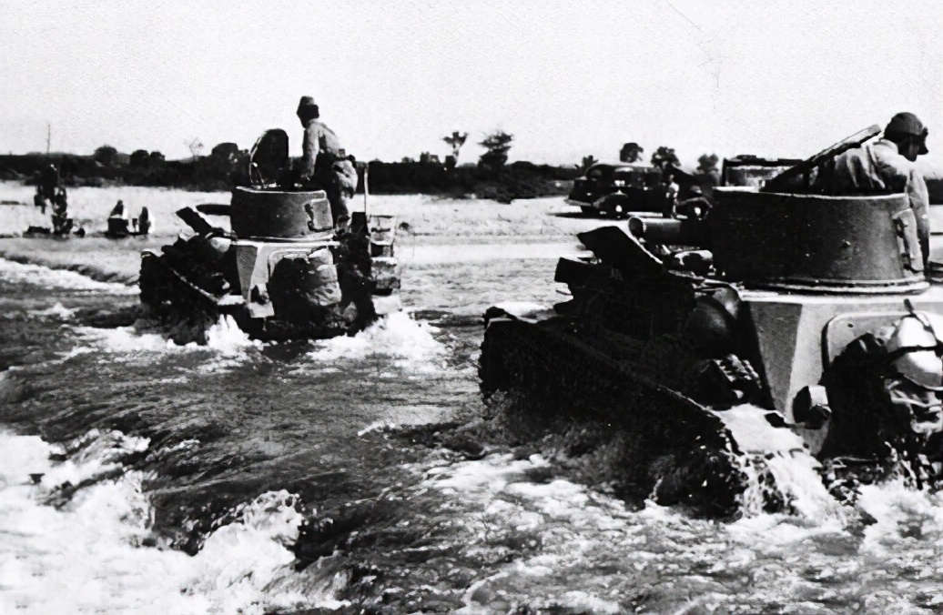 In 1938, the Yellow River in Huayuankou broke its dyke.How much ...