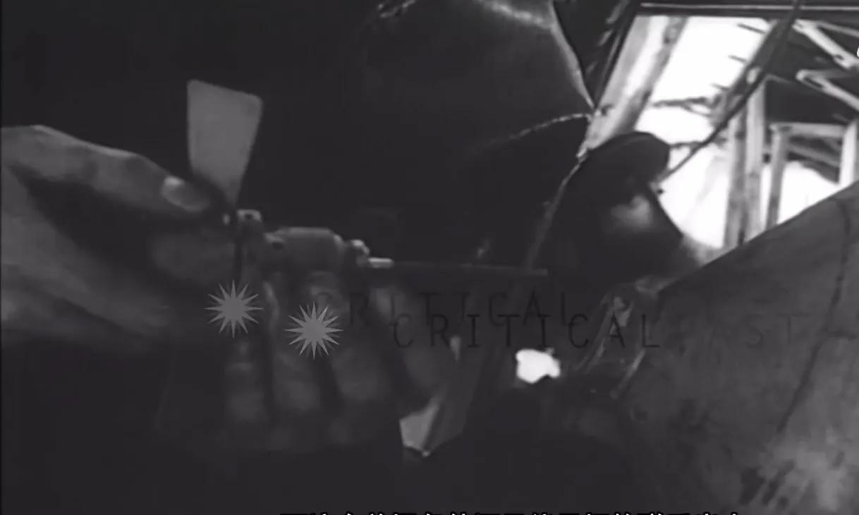 There are also propellers on the bomb, they look very inconspicuous ...