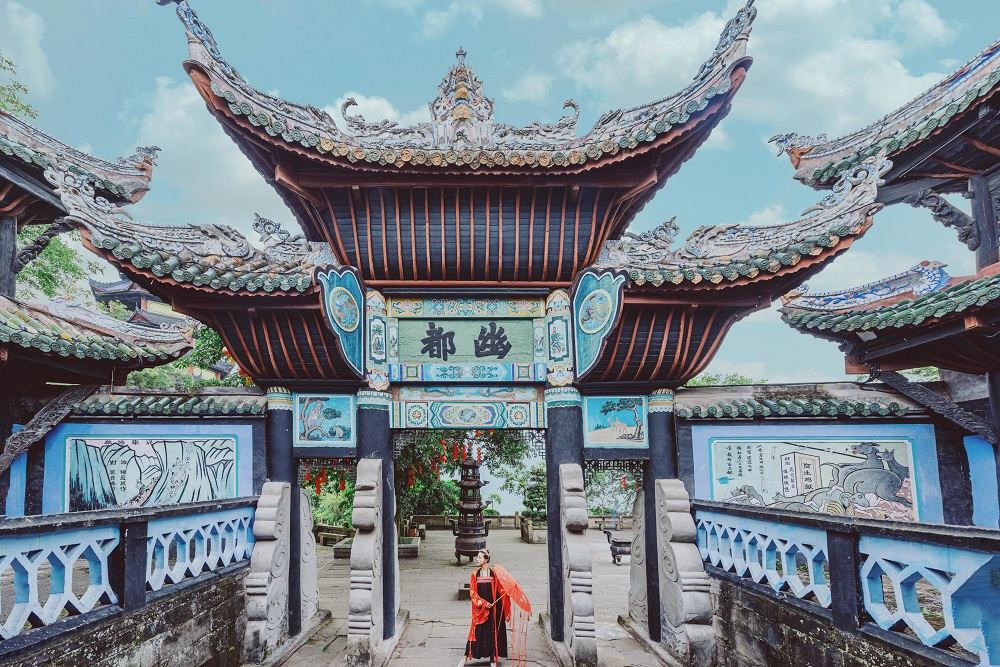 The legendary "Yin Cao Jifu" really exists. There are endless tourists ...