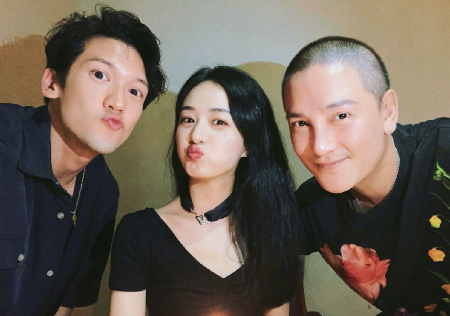 Zhao Liying celebrates her birthday ahead of schedule, takes a photo ...