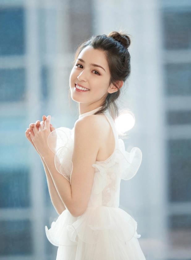 Hanikezi is incarnate as a "world elf", with a playful and smart white ...