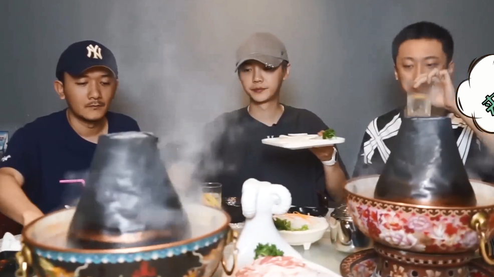 The three Luhan brothers have a hot pot for dinner, Yang Kaicheng has a small appetite and is ...
