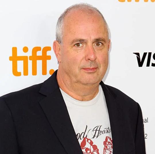 The famous director Roger Michel has passed away!At the age of 65, he ...