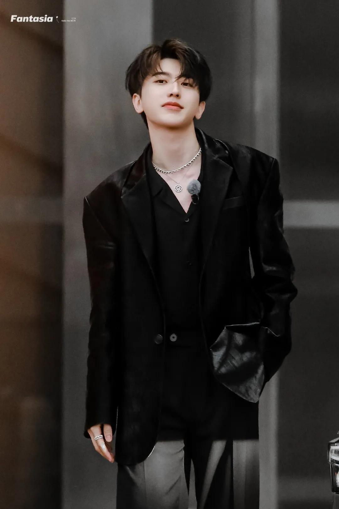 Cai Xukun, Xiao Zhan, Wu Yifan, Deng Lun, Huang Zitao, Wang Ziwen ...