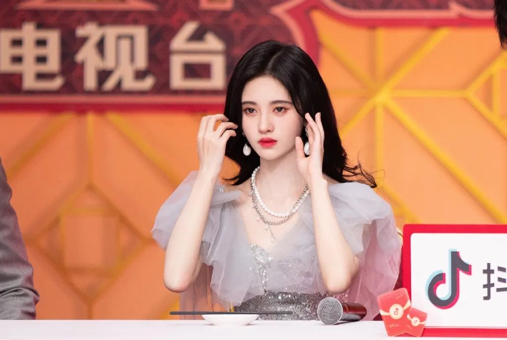 Will Lau stepped on Yang Mi? Li Xian is not filming? Nazha's poor ...