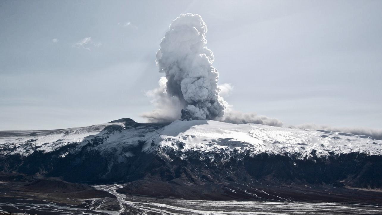 The Japanese volcano has erupted again, and the local area issued a ...