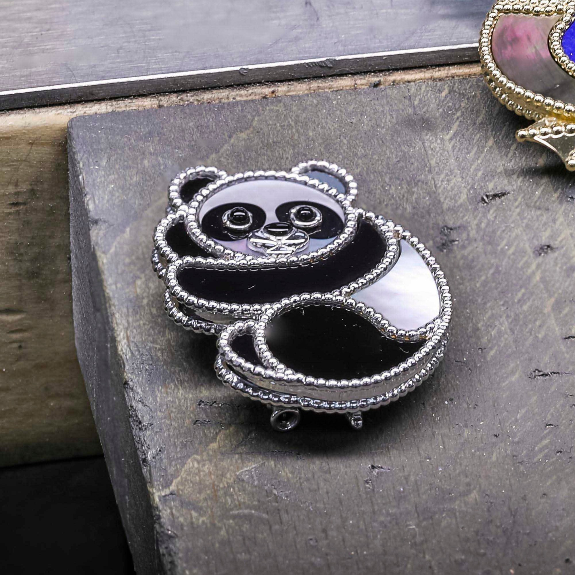 [Giant Panda Brooch] - iNEWS