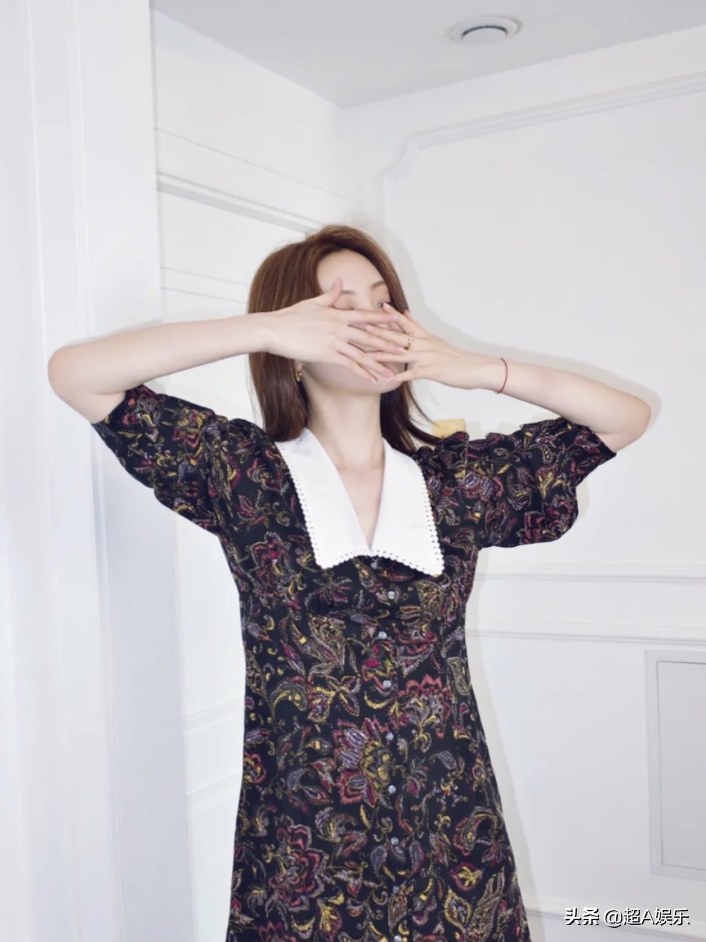 Actor Zhang Qiao'er takes you through the May Day retro style is a ...