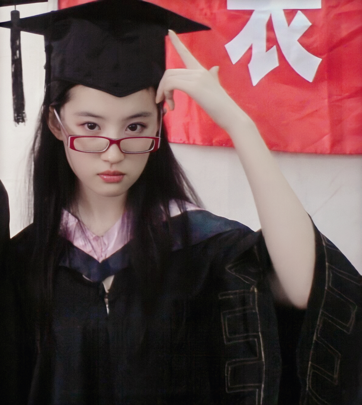 Sacrificing marriage and career achievement Liu Yifei, what did Liu ...