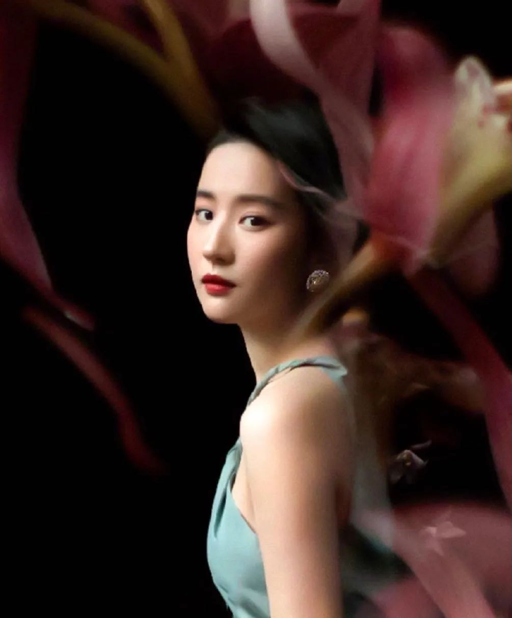 Little gossip, Lu Han, Tong Liya, Cai Xukun - iNEWS