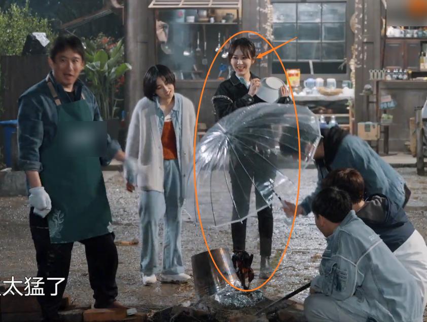 Yang Zi and Zhang Zifeng walked up in the same frame, and the camera ...