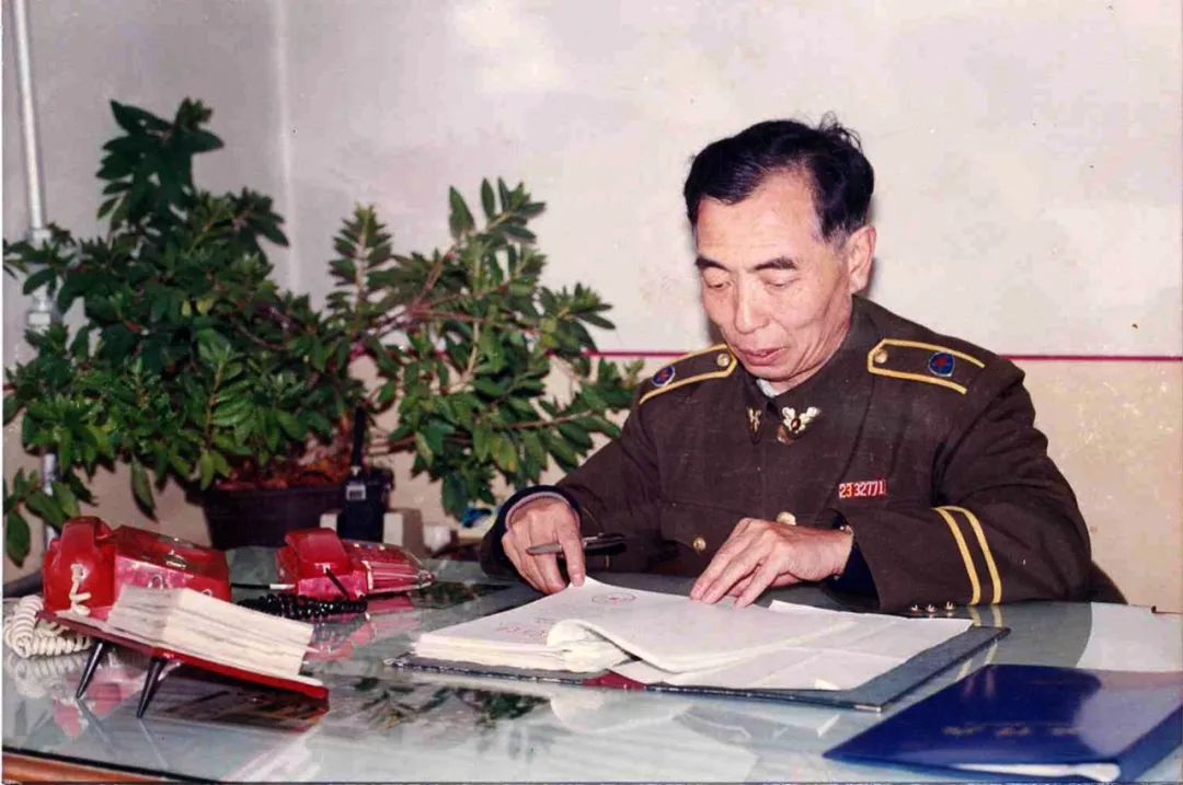 After Wu Faxian was released on bail for medical treatment in 1981, the ...