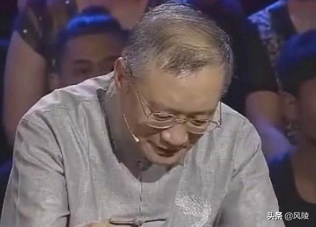 The guy took the "Copper Coin Sword" to appraise the treasure, which ...