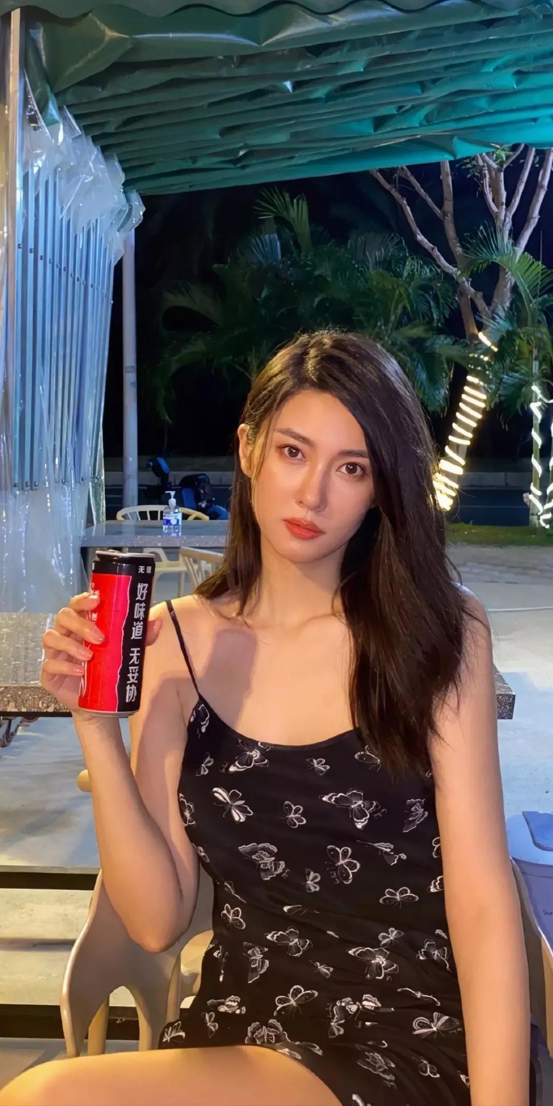 Fashion model born in the 90s, a proud figure with a height of 178, Liu Xiaoyu's ex-girlfriend ...