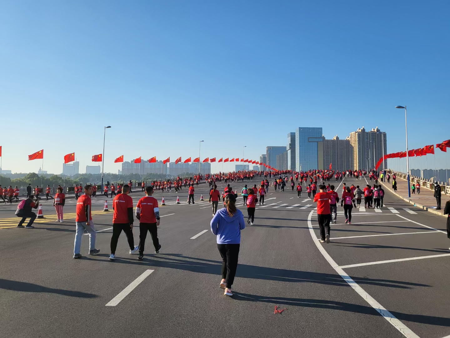 2021 Binzhou Yellow River Customs Marathon starts smoothly - iNEWS