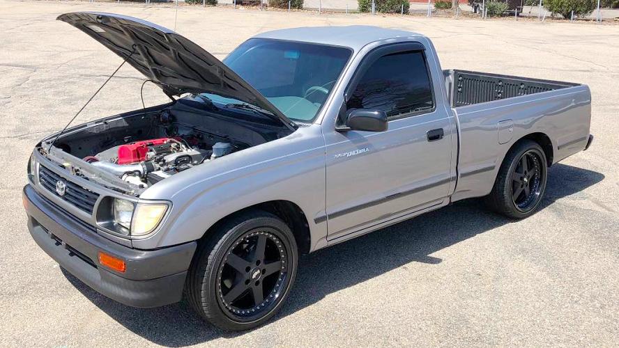 Hellcat V8 is installed in Prius!The 11 craziest engine transplants - iNEWS