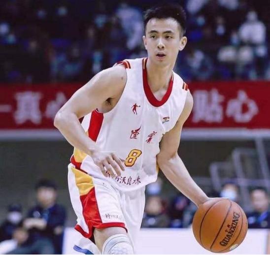 Basketball star Zhao Jiwei, the proposal was successful, and the woman ...
