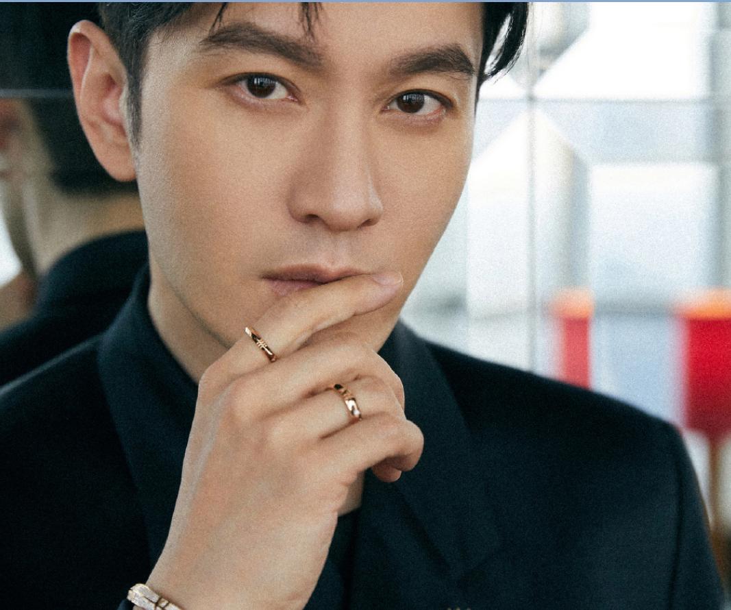 Huang Xiaoming took Yao Anna out, and the height-increasing shoes on ...