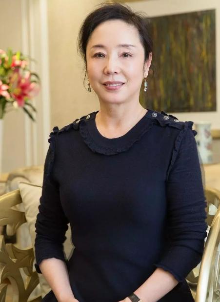 Genius Yan Geling: 63 years old, she lived what a woman wanted - iNEWS