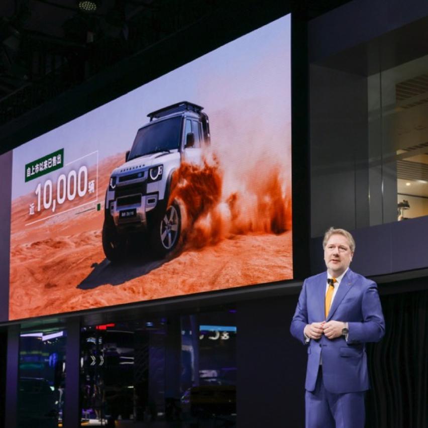 Interpretation of "new modern luxuryism" with strength, Jaguar and Land ...