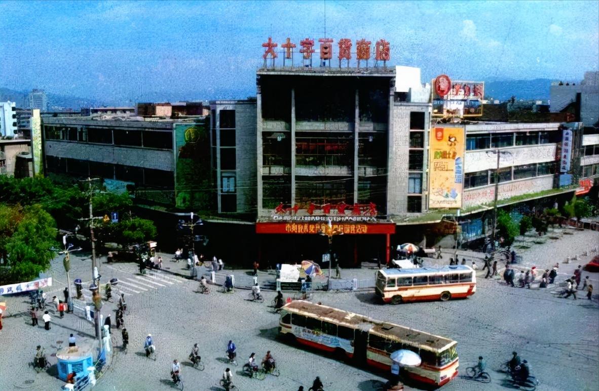 Old photos, the scene of Xining city in the 80s and 90s, look at the ...