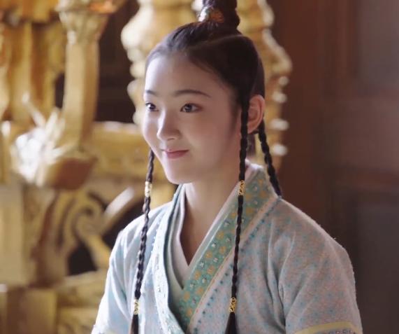 The maid becomes the queen mother, imitating Xiao Yanyan's love history ...