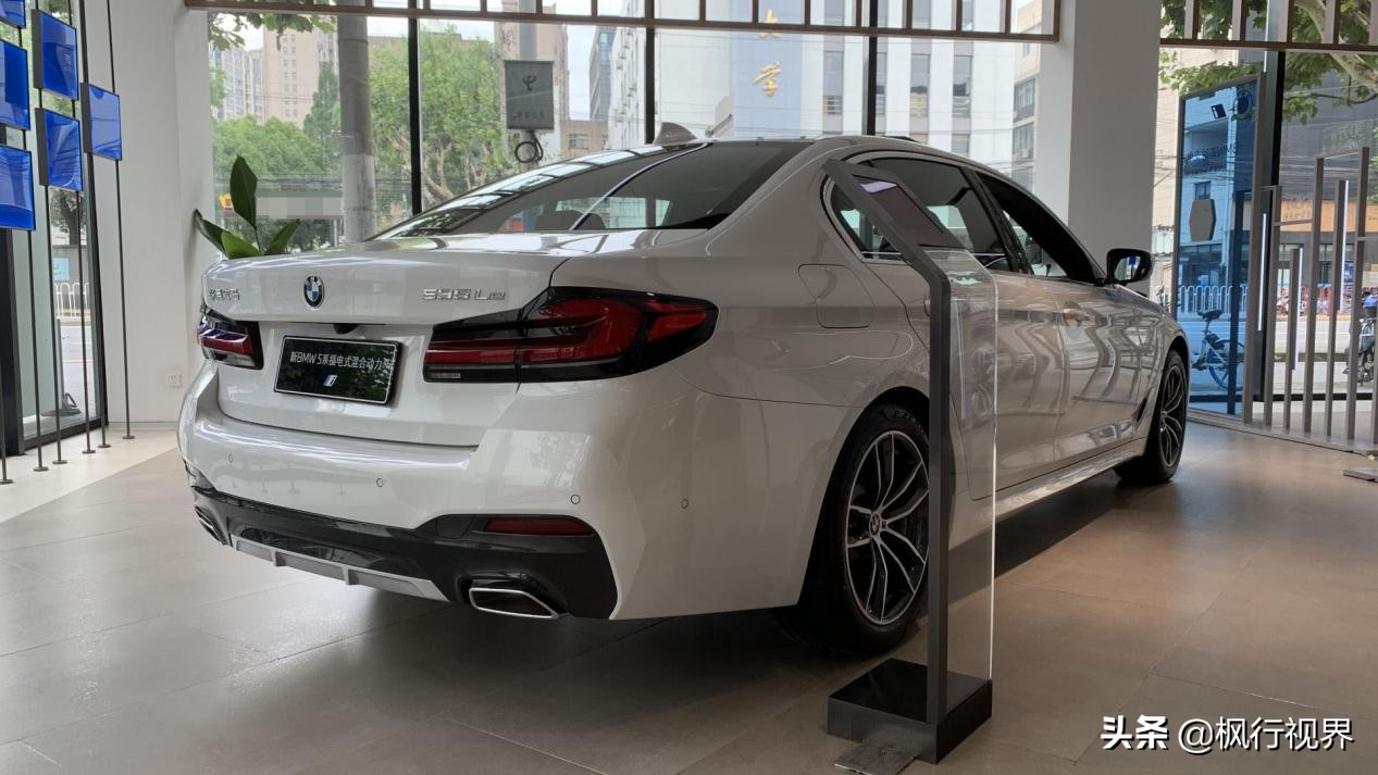 No fear of restrictions!The real shots of the BMW 535Le in the store deserve its name? - iNEWS