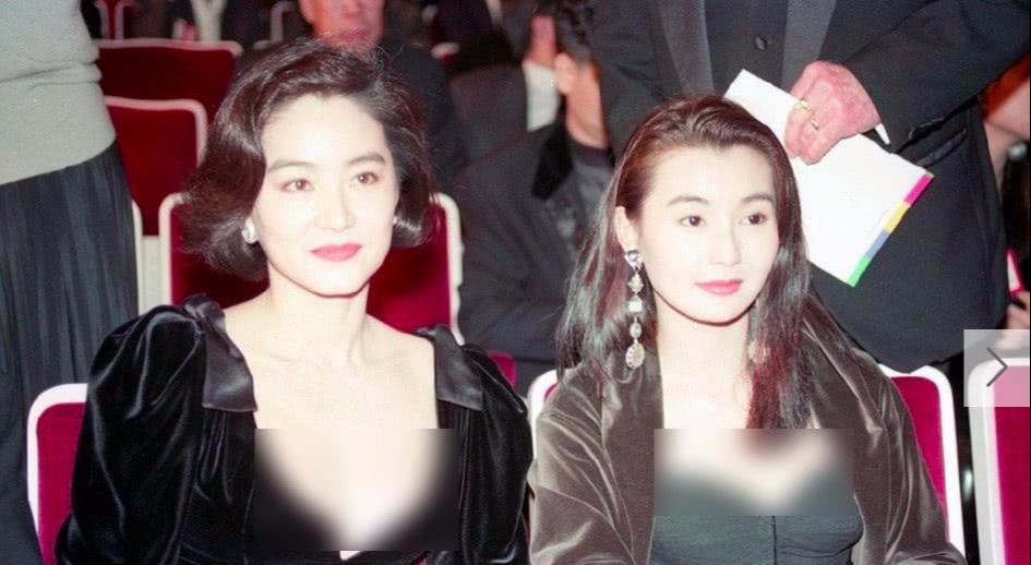 A group photo of Golden Horse Queen Lin Qingxia and her friend Liu ...