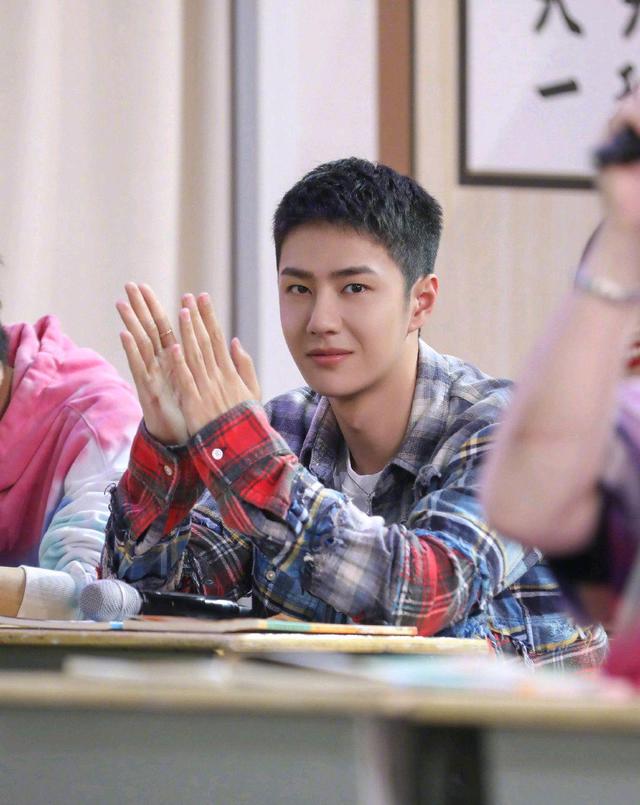Wang Bo's private service is out of the circle again. Fans question: Why can you wear yourself ...