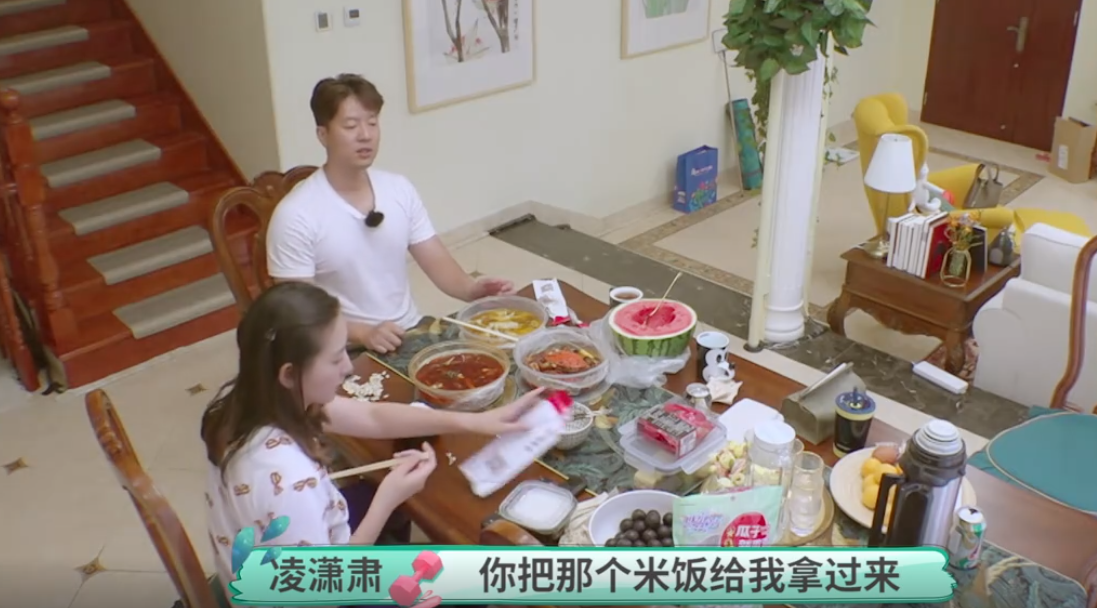 The homes of Ling Xiaosu and Tang Yifei are full of greenery, and they ...