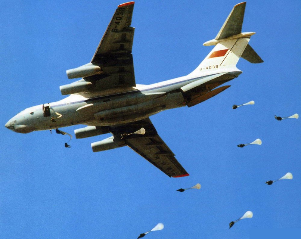 The 5th anniversary of the service of the Yun-20 transport aircraft ...