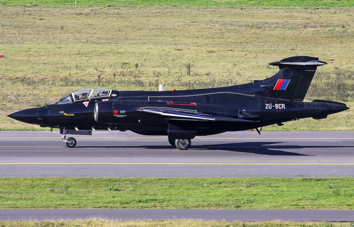 Sea and air predator-pirate attack aircraft nearly 90 pictures - iNEWS