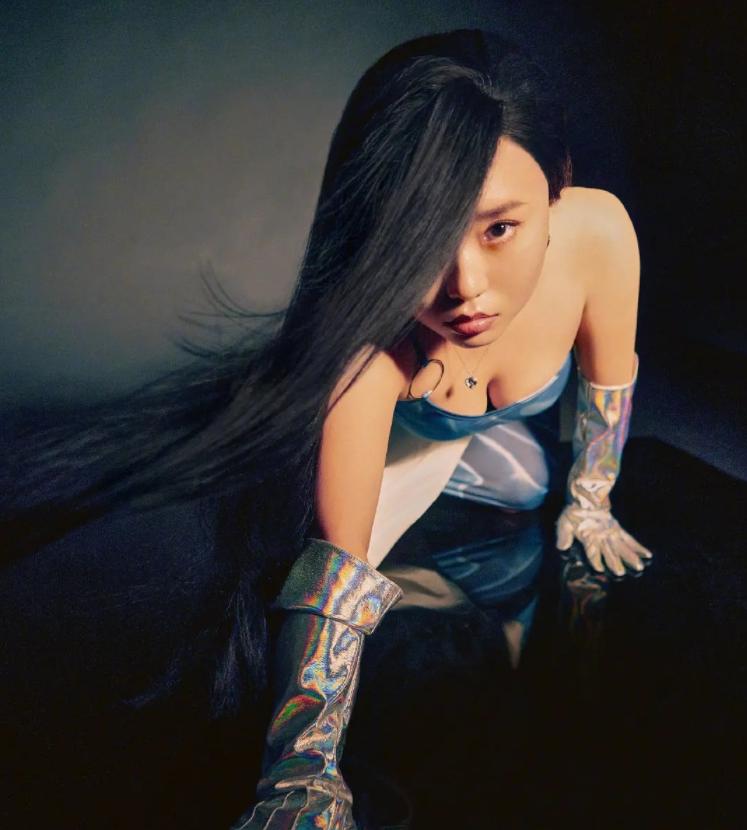 Li Xueqin's blockbuster is hotly debated. The long hair style is not like me, and the style ...