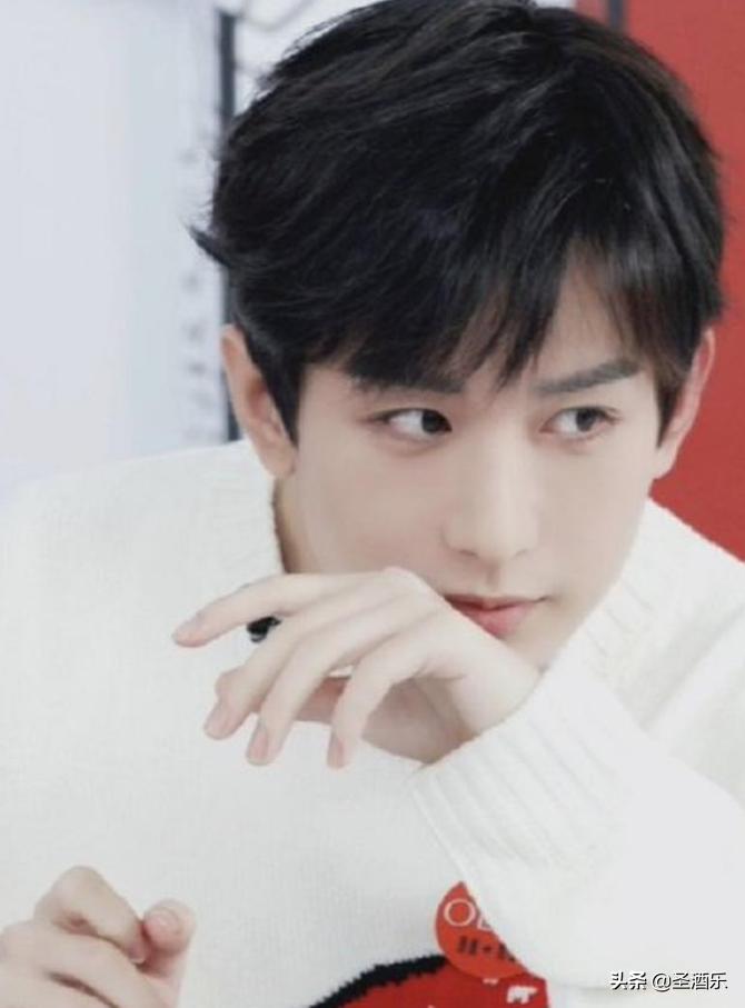 Cheng Yi's live broadcast of the live picture is much more refined ...