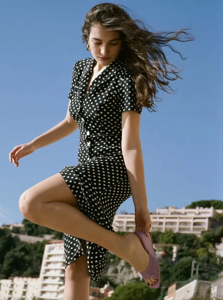 Pear-shaped girl, she looks so good - iNEWS