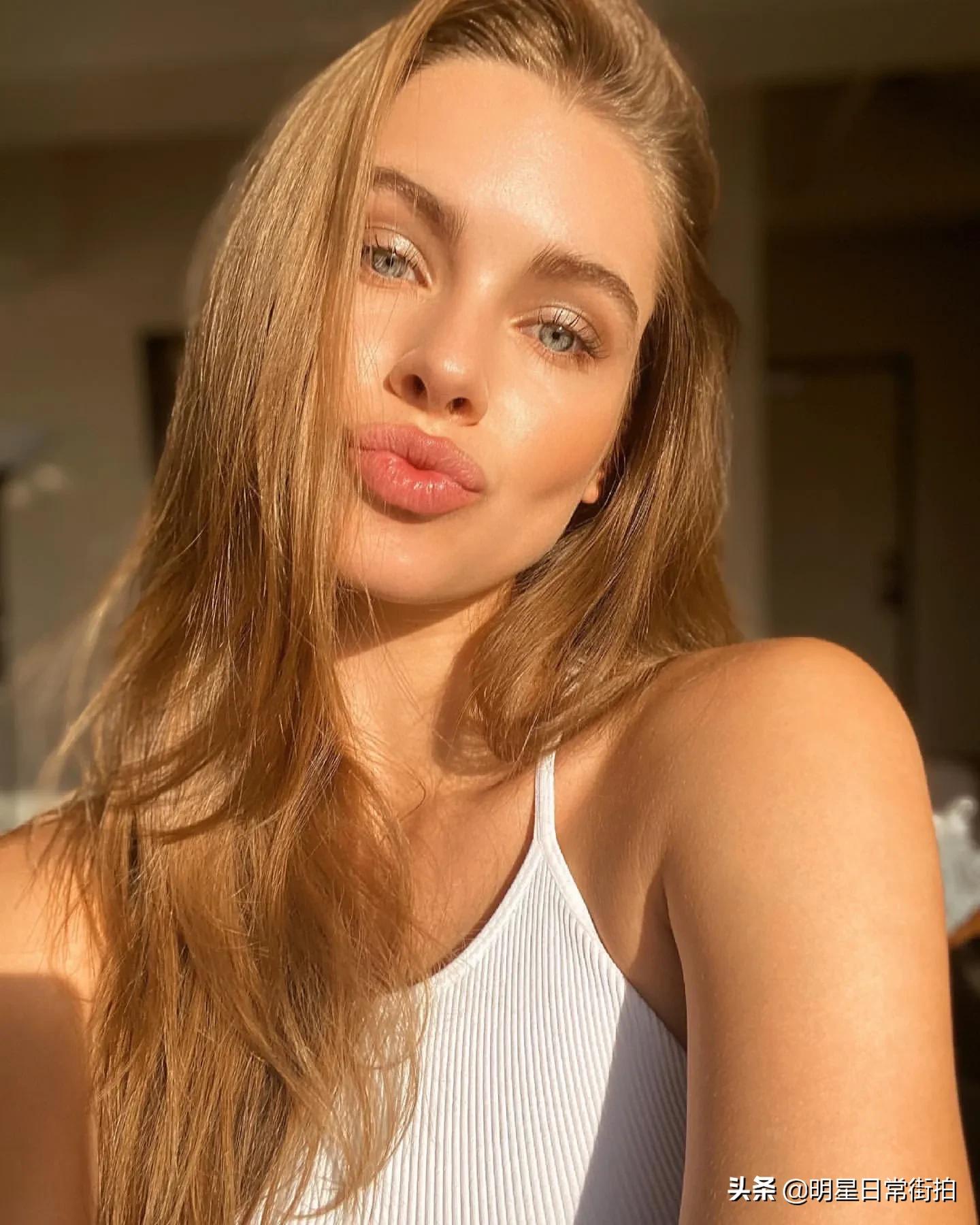 Full beautiful foreign beauty! Selfie photo of the actress Blanter ...