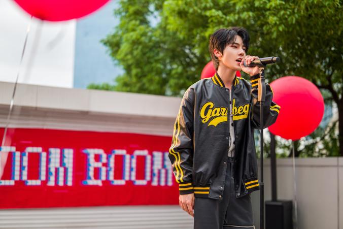 Zuo Linjie's "Eastern Billboard Lightning Cafe" sings new songs and ...