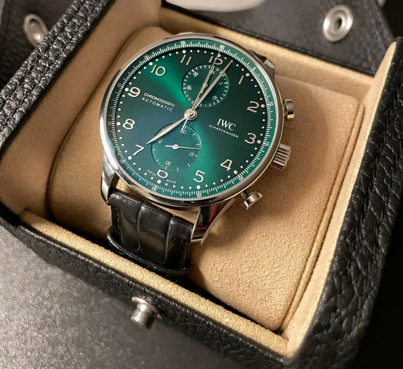 What are the favorite watch brands of 30-40 year old mature men? - iNEWS