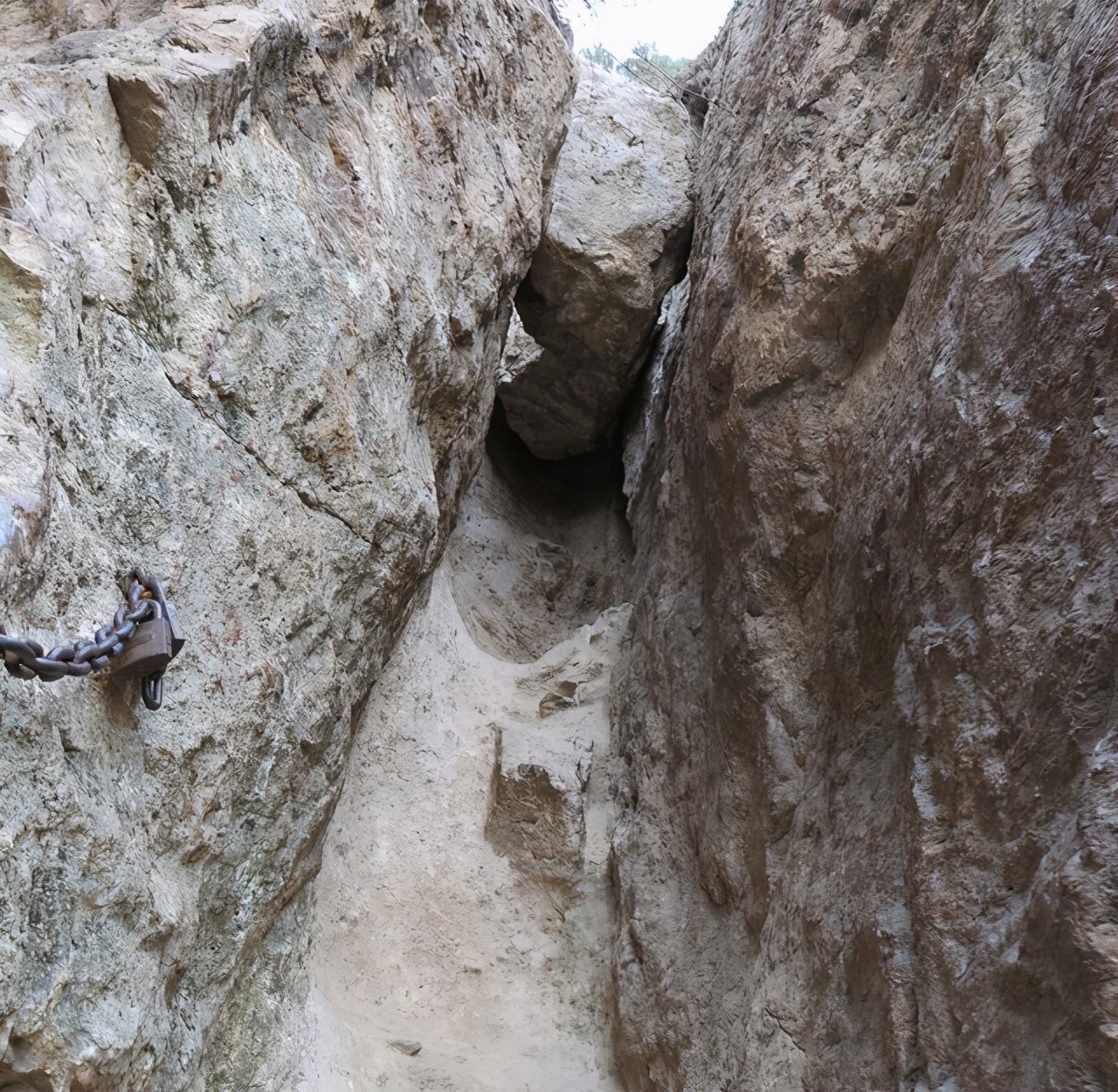 Chiang Kai-shek was captured here, and the hiding place was very ...